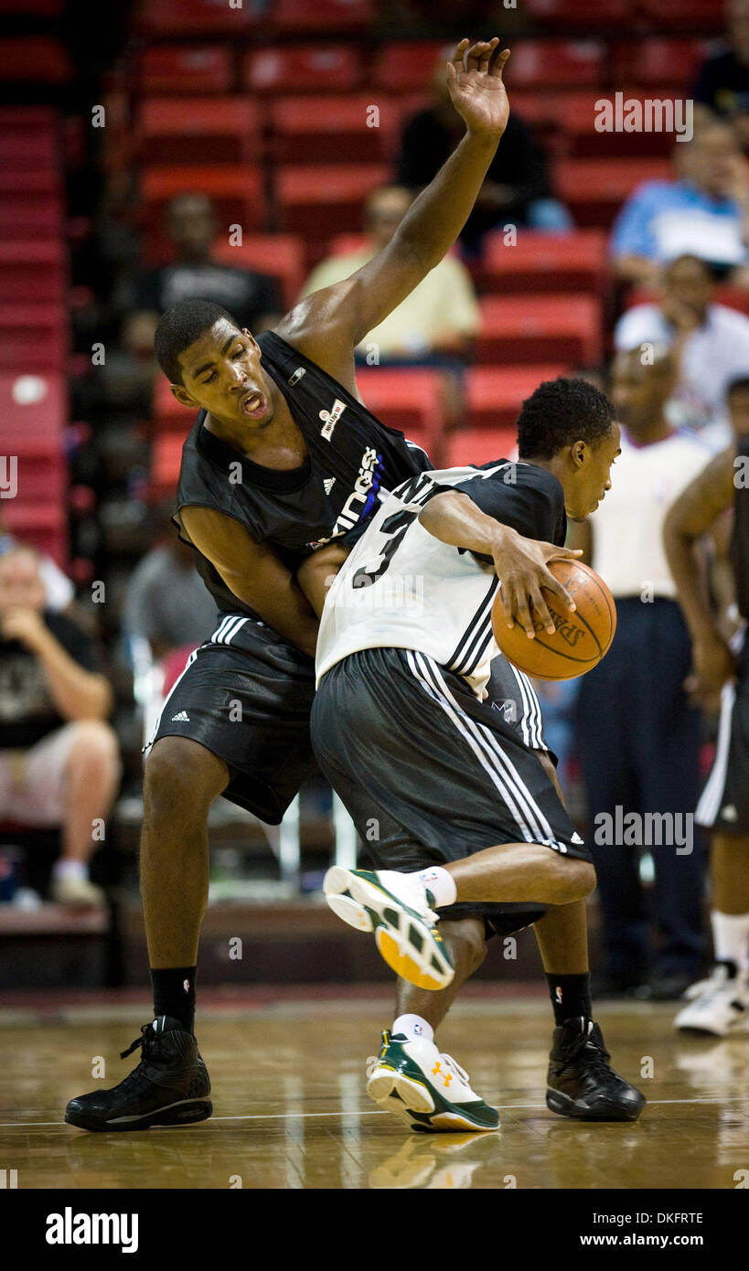 Jul 13, 2009 - Las Vegas, Nevada, USA - Kings JASON THOMPSON fouls ...