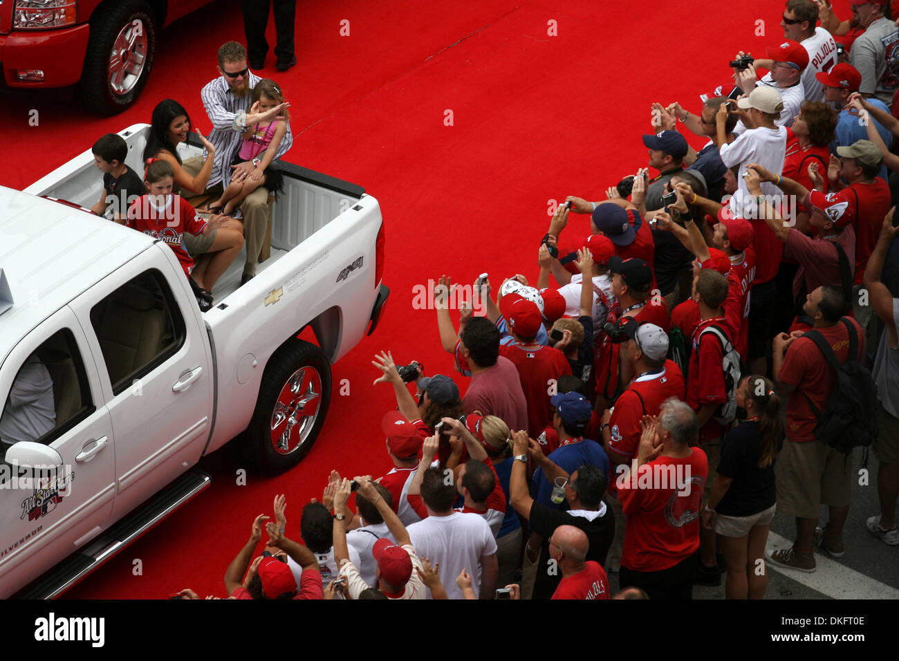 Busch stadium family hi-res stock photography and images - Alamy