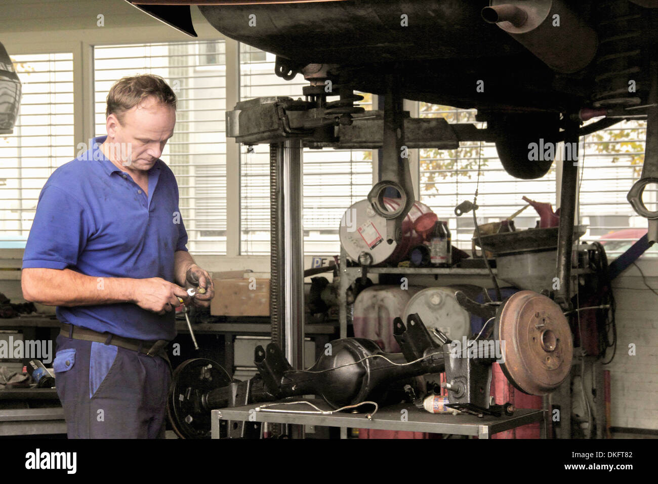 Mechanic trouble hi-res stock photography and images - Alamy