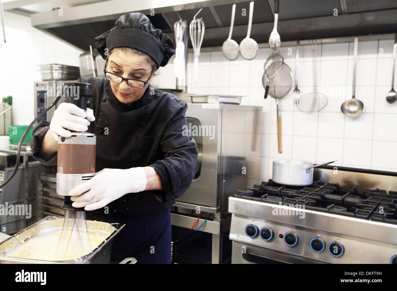 Woman working in restaurant kitchen Stock Photo - Alamy