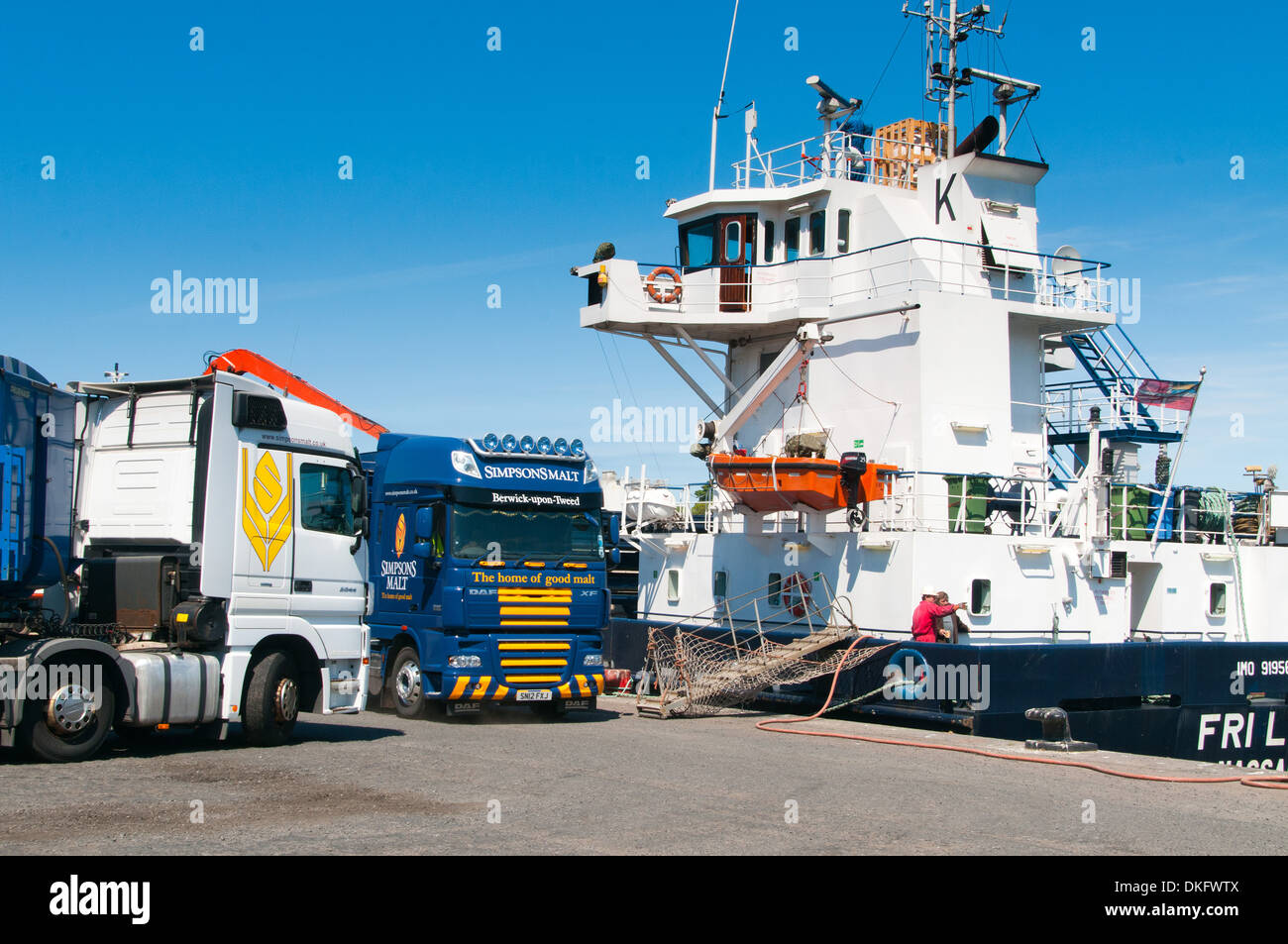 Hgv unloading hi-res stock photography and images - Alamy