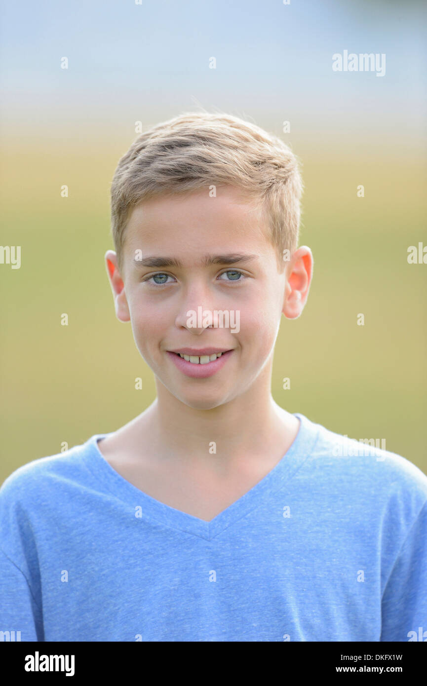 Smiling teenage boy, portrait Stock Photo - Alamy Smiling teenage boy, portrait Stock Photo - Alamy