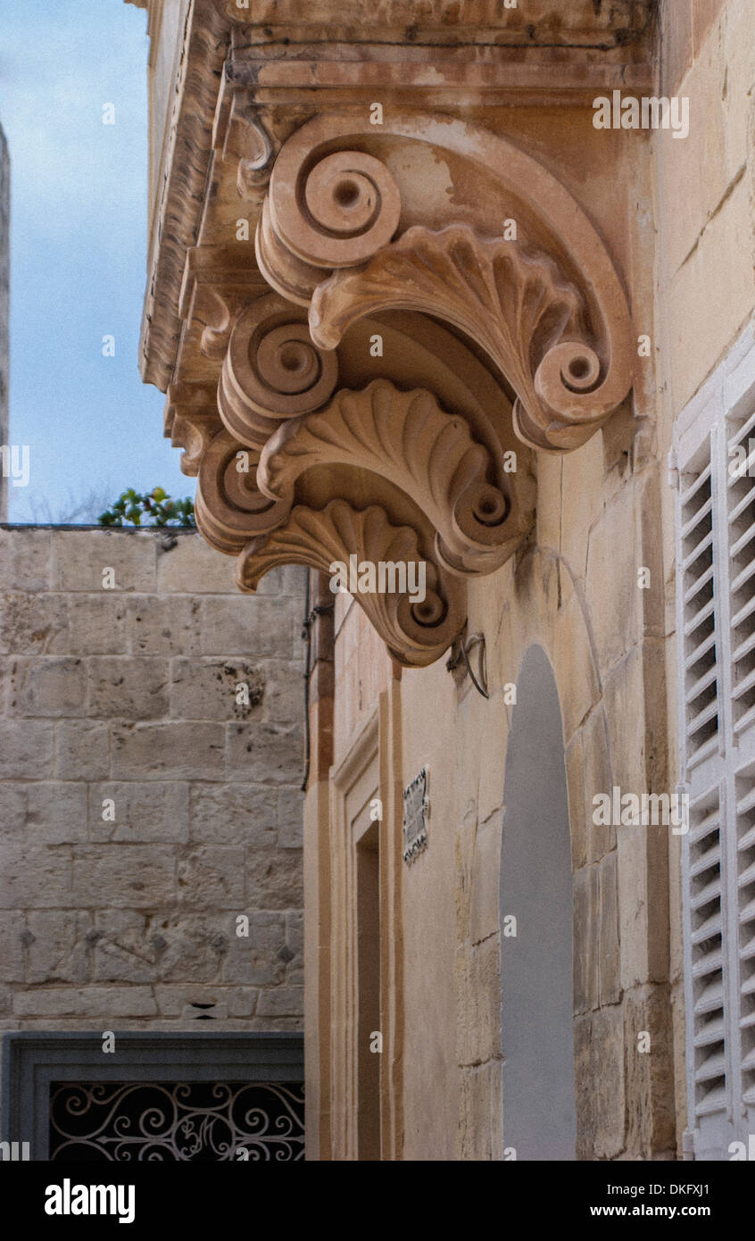 Carved stone corbels hi-res stock photography and images - Alamy