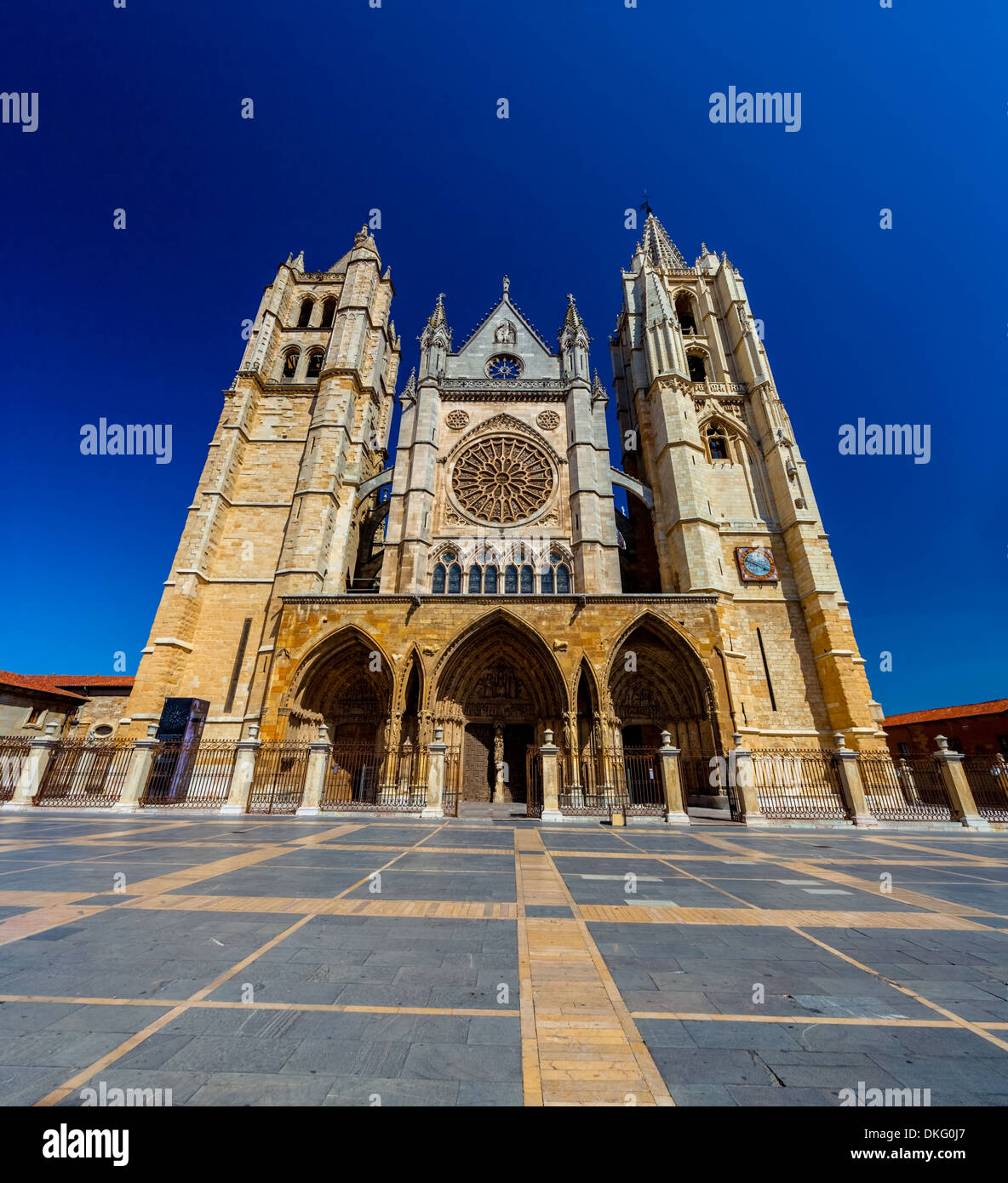 Gothic cathedral leon castilla leon hi-res stock photography and images ...