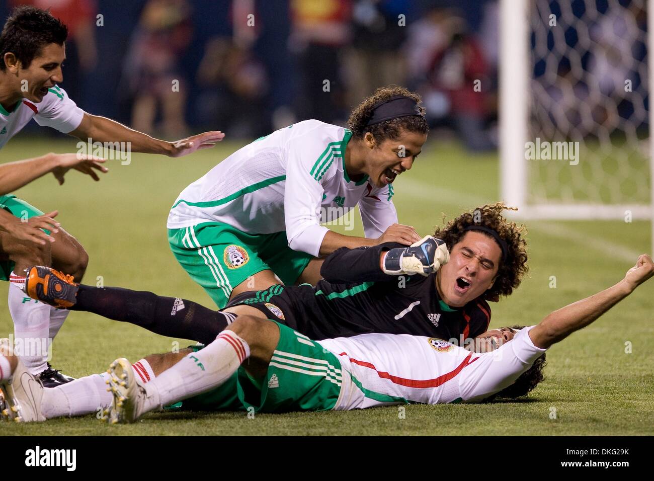 Jul 23, 2009 - Chicago, Illinois, USA - Mexico players pile on ...