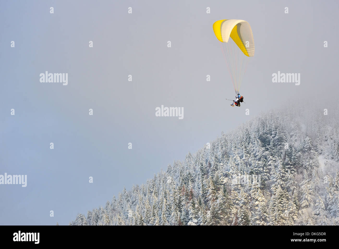 Paragliding snowy high mountains hi-res stock photography and images ...