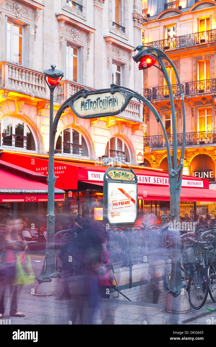 Rushing people hi-res stock photography and images - Alamy