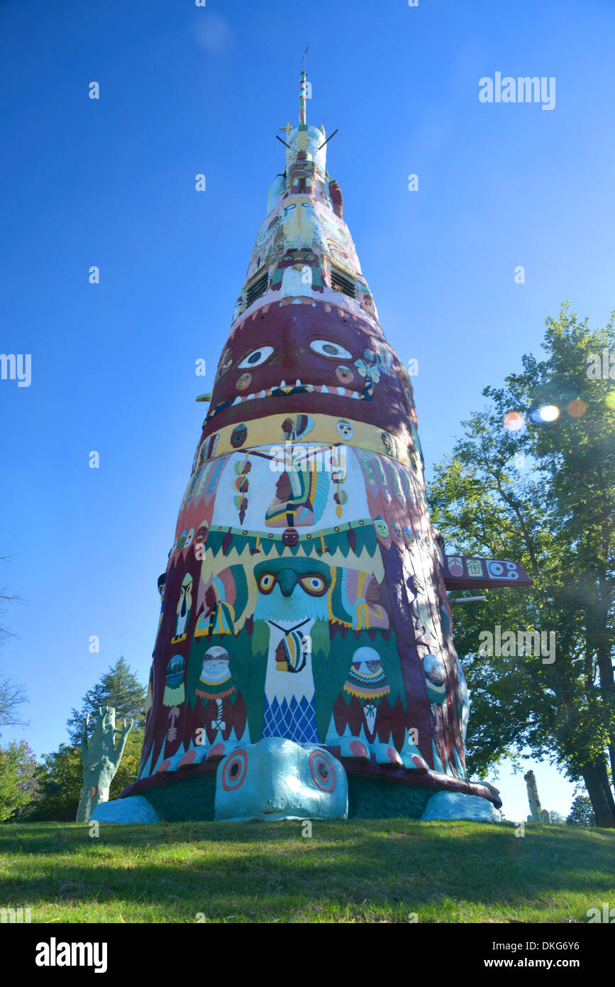 Worlds largest Totem Pole at Ed Galloway's Totem Pole Park Foyil ...