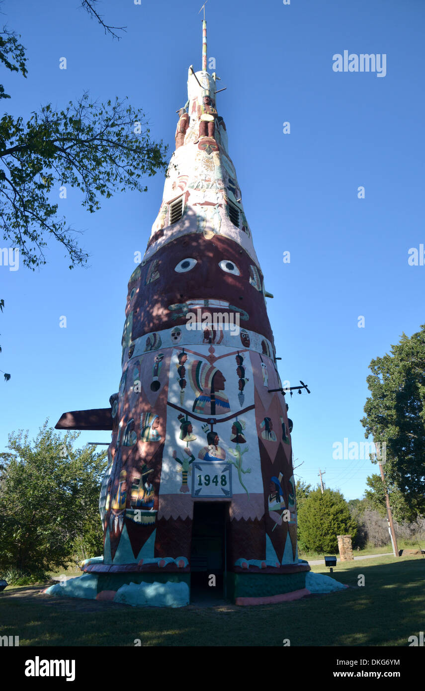 Worlds largest Totem Pole at Ed Galloway's Totem Pole Park Foyil ...