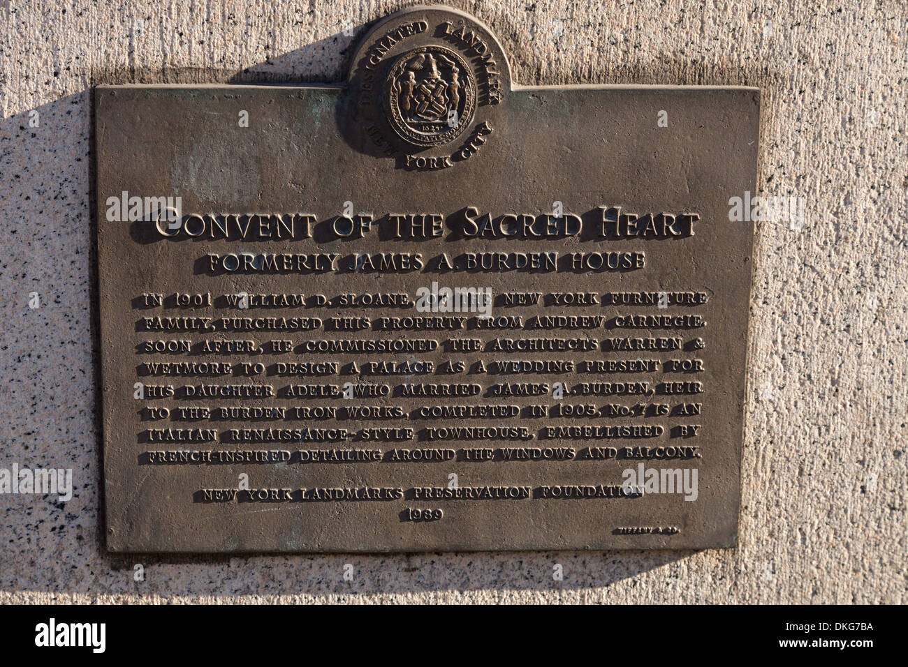 Nyc landmark plaque hi-res stock photography and images - Alamy