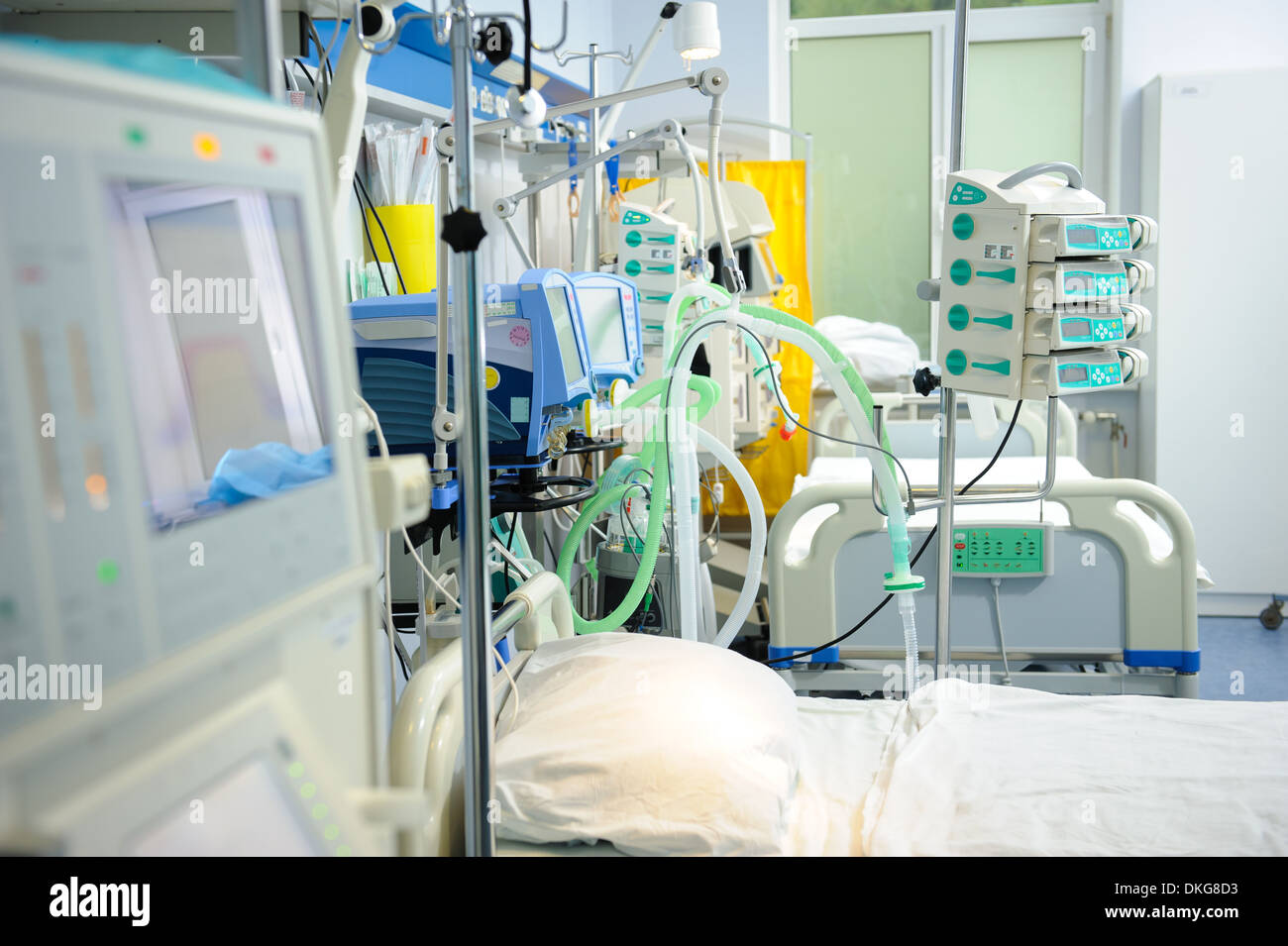 Resuscitation Ward Hospital High Resolution Stock Photography and ...