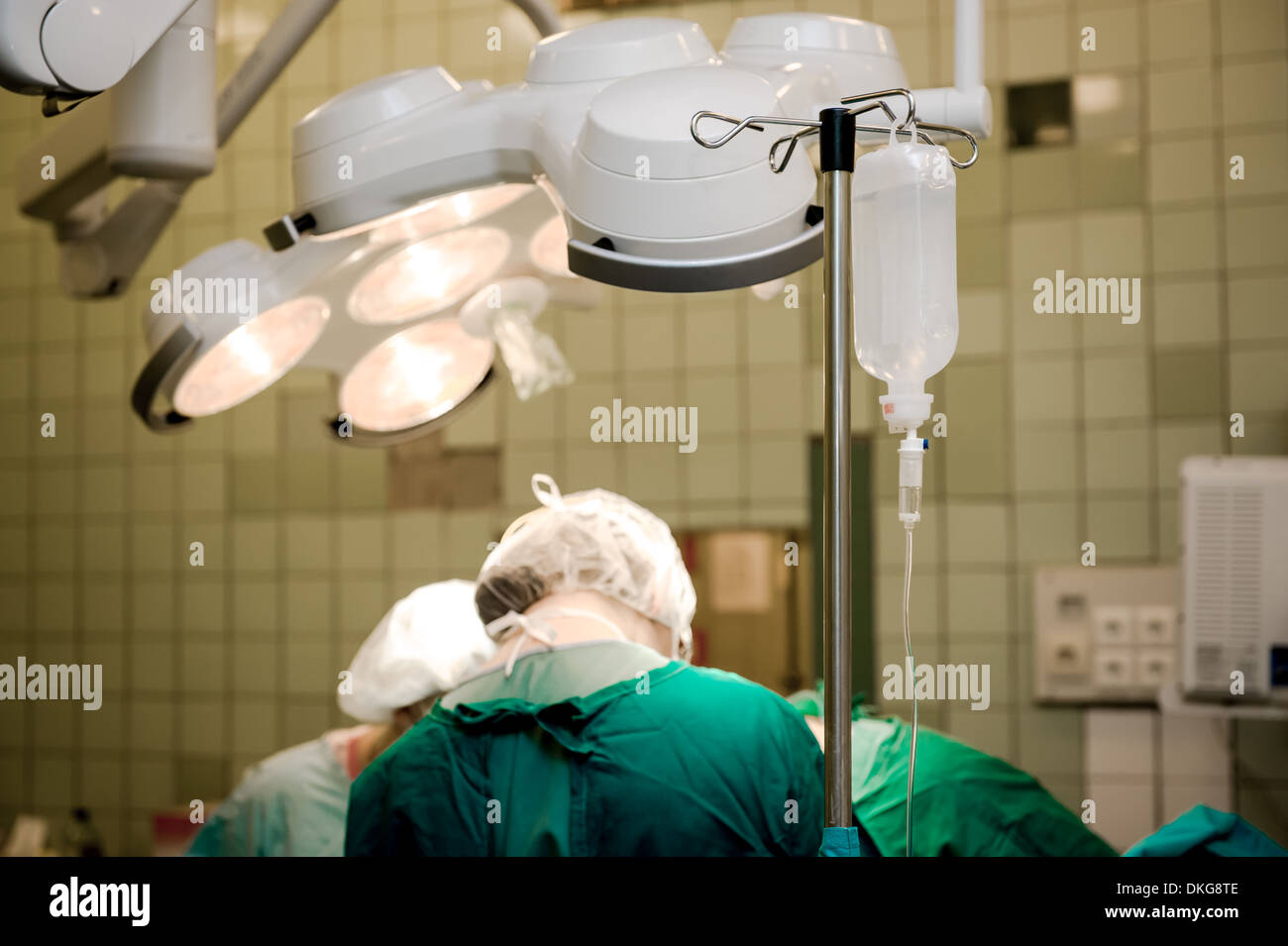 Team of surgeons at work in operating room Stock Photo - Alamy