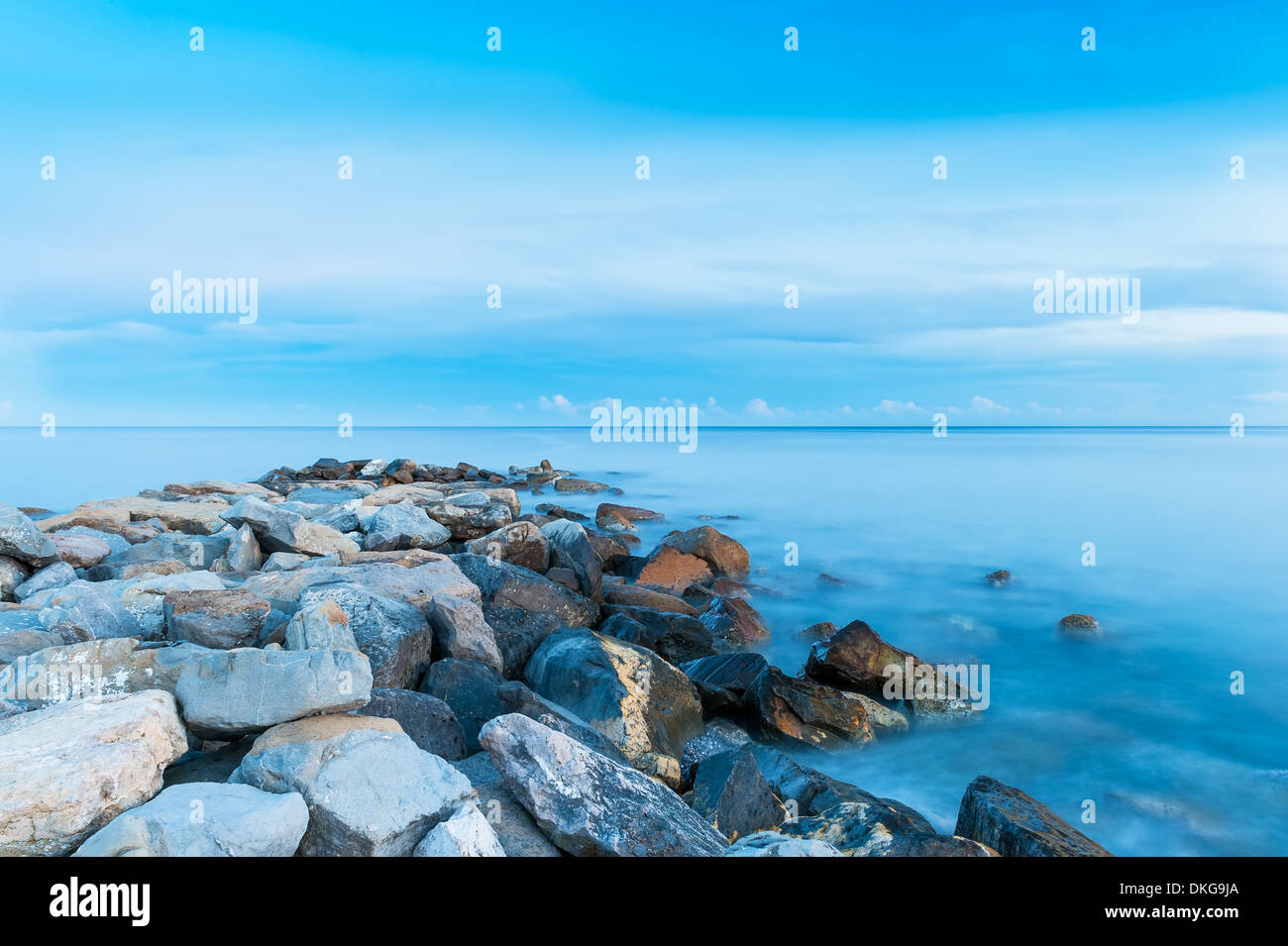 Boulder stone breakwater hi-res stock photography and images - Alamy