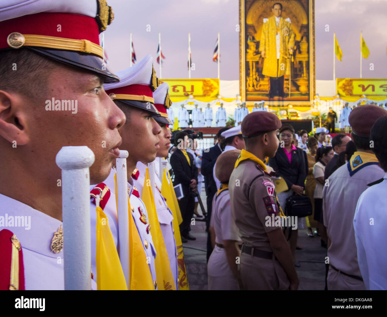 Bangkok, Thailand. 5th Dec, 2013. Thai military cadets stand in ...