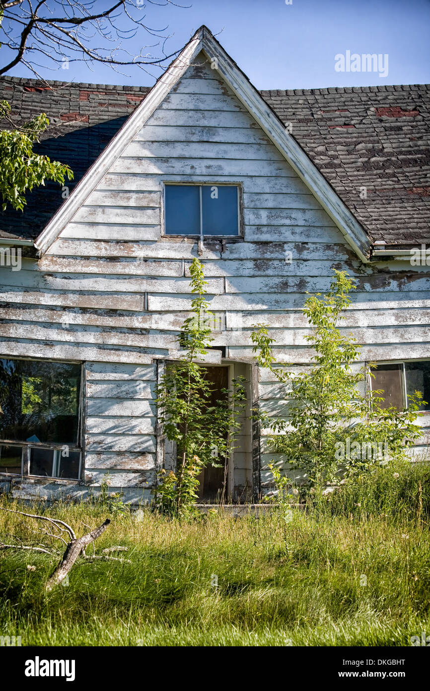 Sagging roof house hi-res stock photography and images - Alamy