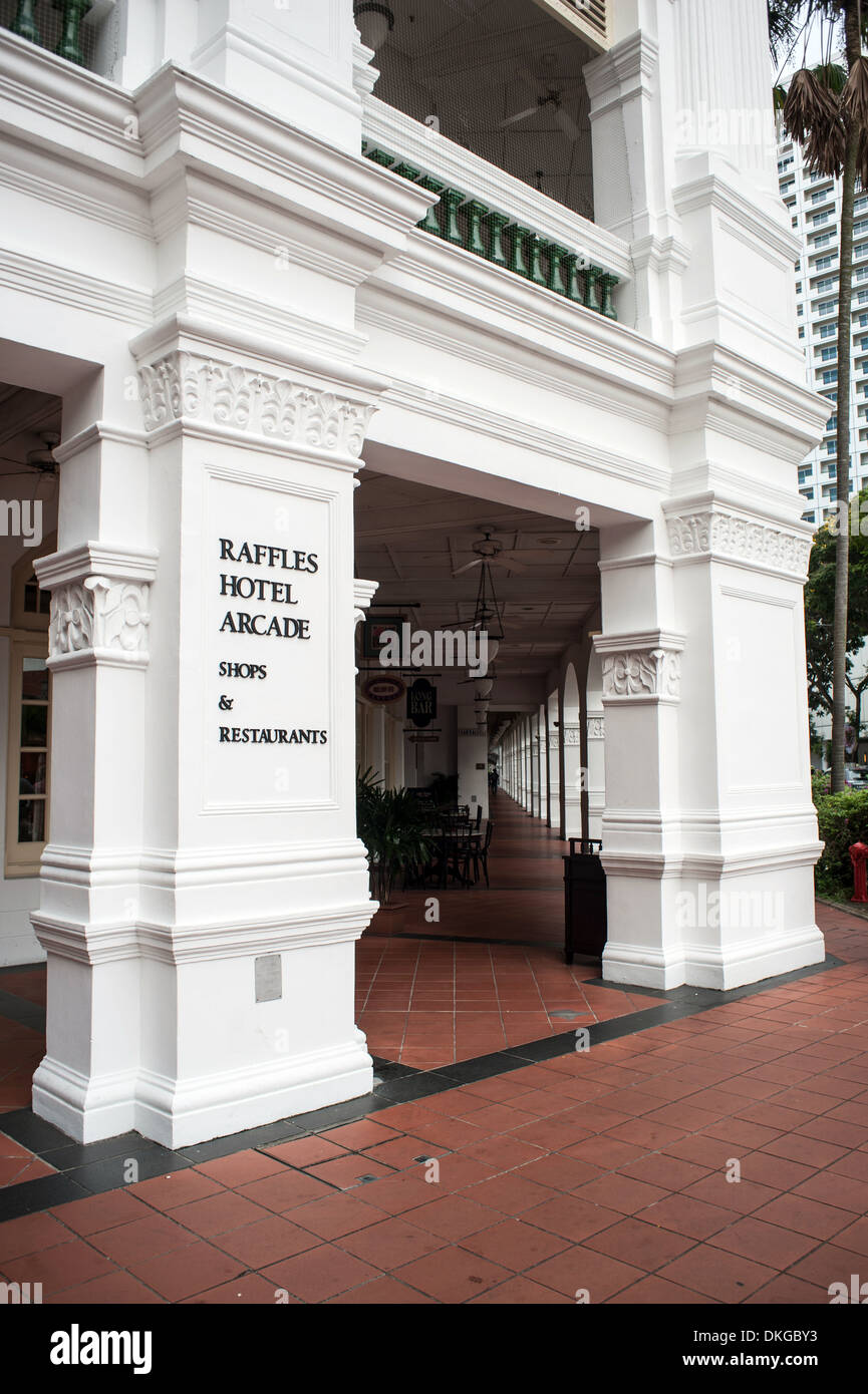 Raffles hotels singapore hi-res stock photography and images - Alamy