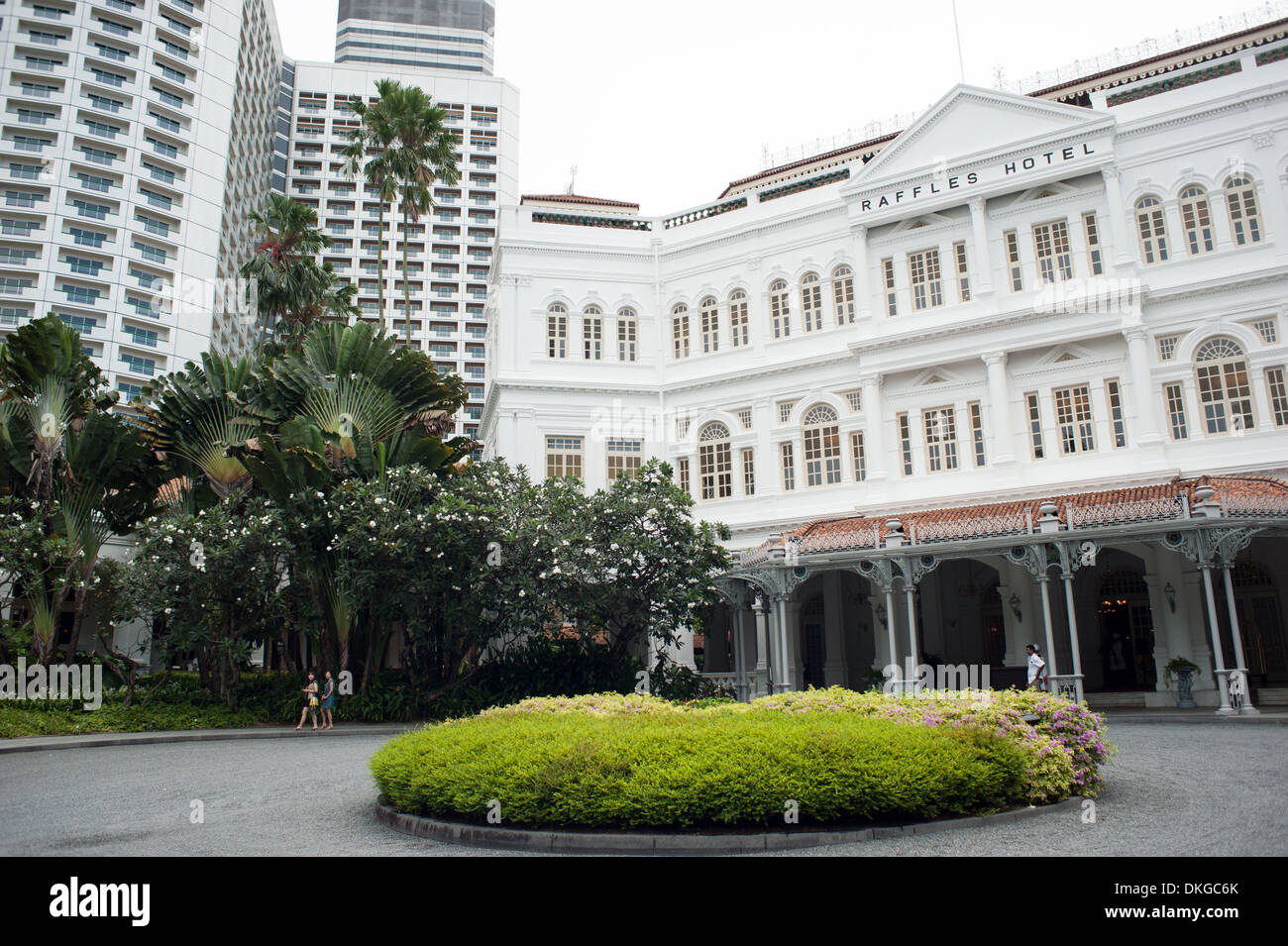 Raffles hotels singapore hi-res stock photography and images - Alamy