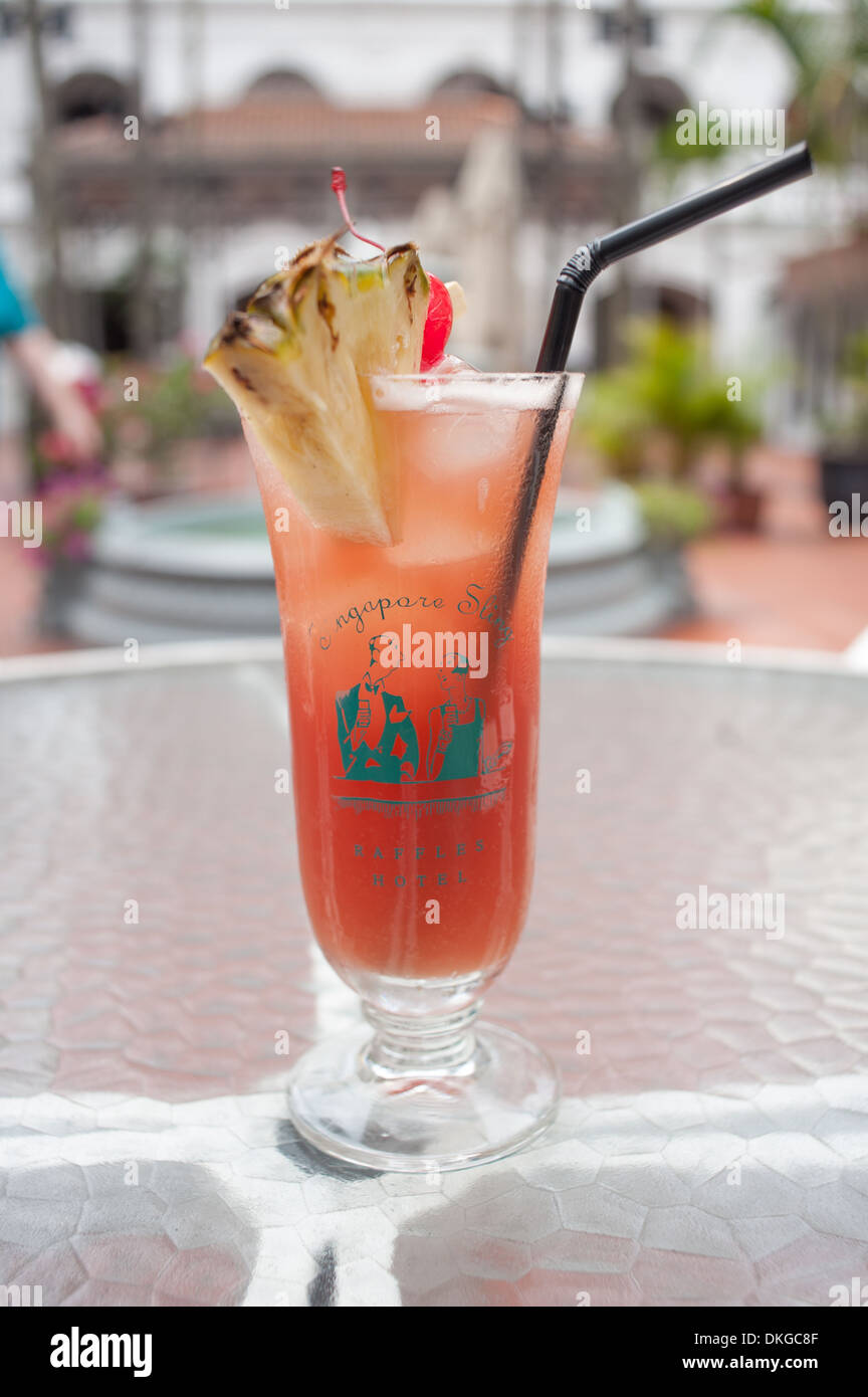 Singapore Sling at Raffles Hotel. Singapore Stock Photo - Alamy