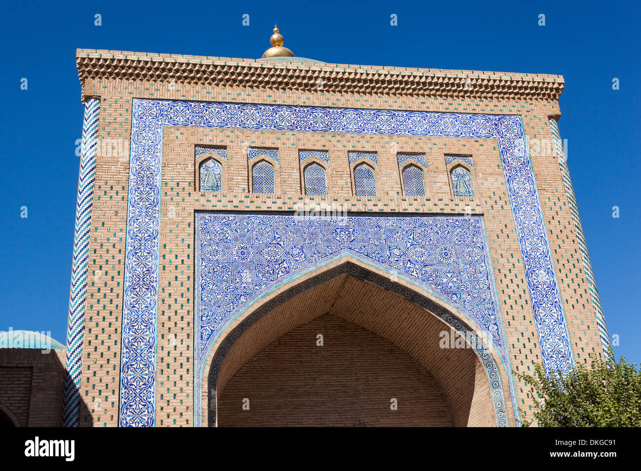 Tiled tomb at mausoleum of makhmud pakhlavan hi-res stock photography ...