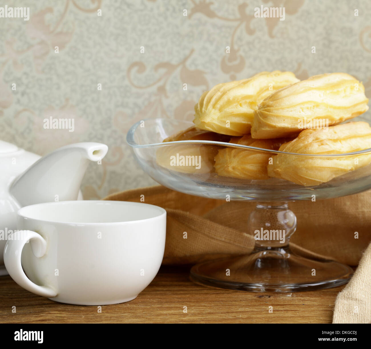 Baked puff pastry base hi-res stock photography and images - Alamy