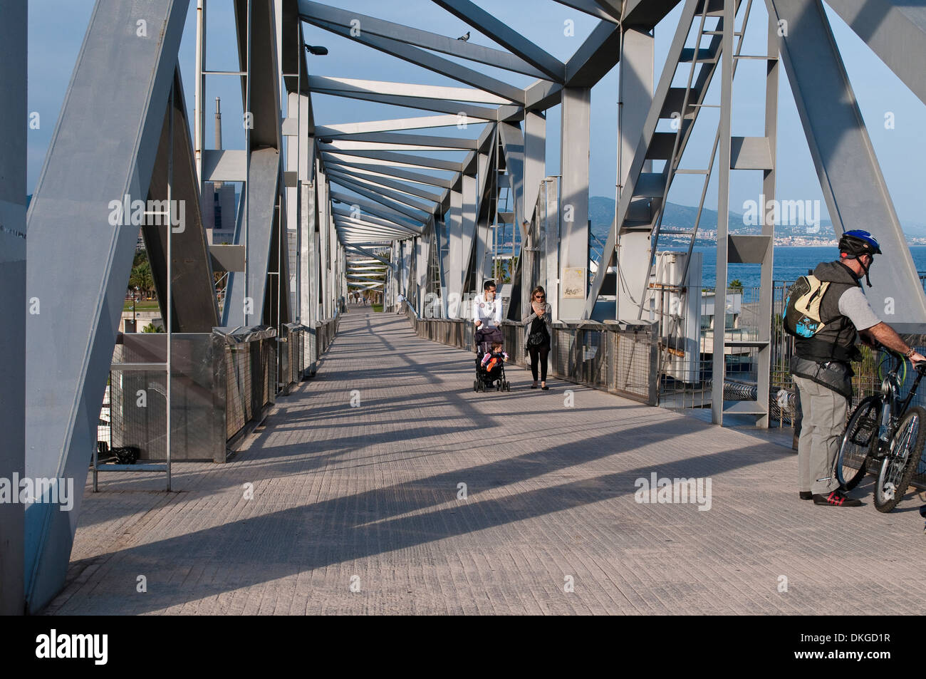 Modern bridge barcelona hi-res stock photography and images - Alamy