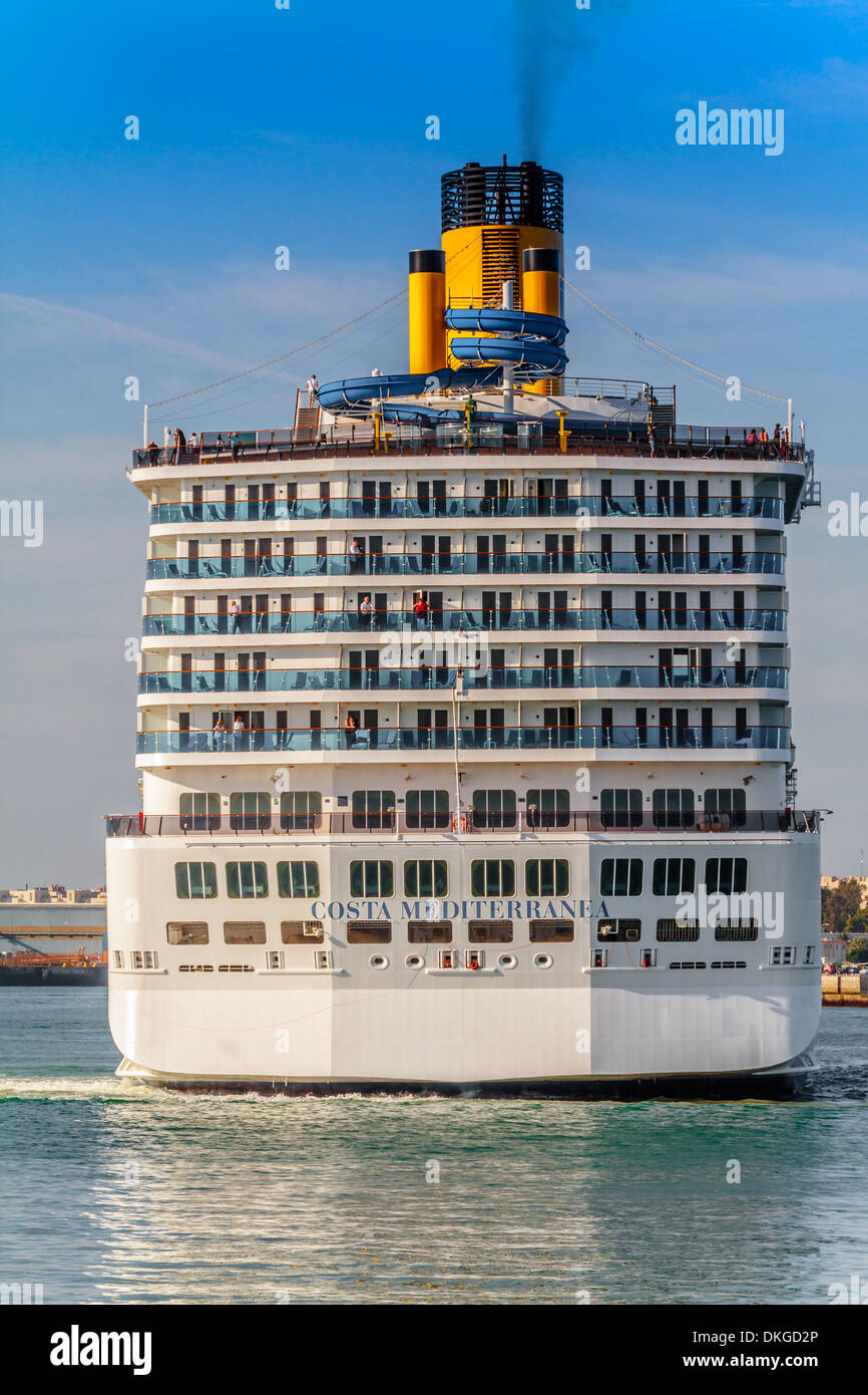 Cruiser ship luxury hi-res stock photography and images - Alamy