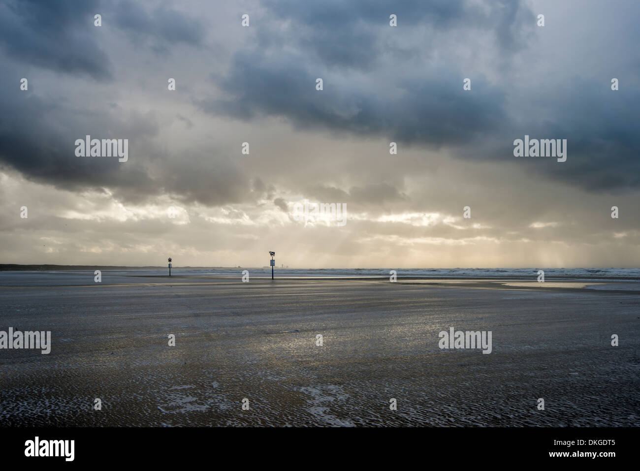 Storm beach hi-res stock photography and images - Alamy
