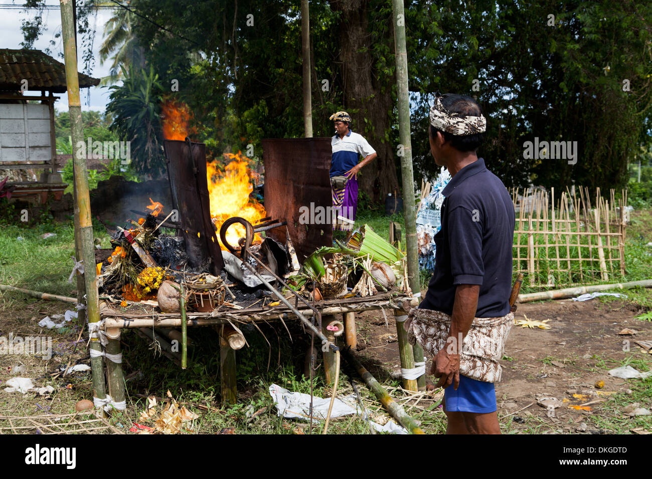 Outdoor cremation hi-res stock photography and images - Alamy