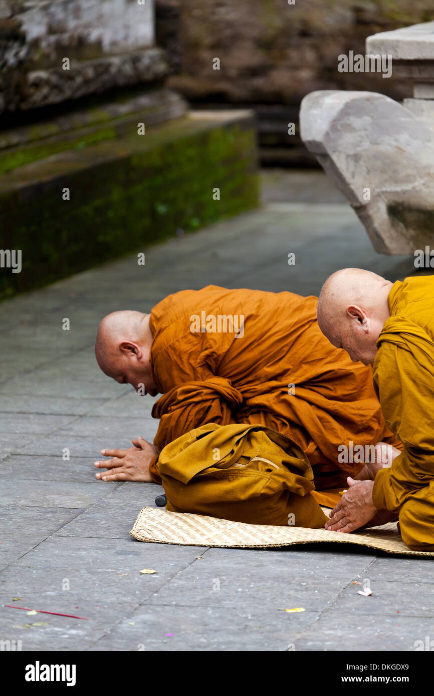 Hinduism monks hi-res stock photography and images - Alamy