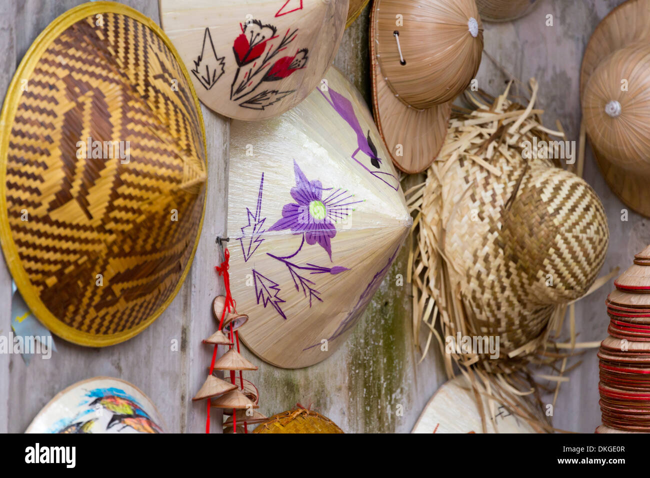 Vietnamese traditional clothing hi-res stock photography and images - Alamy