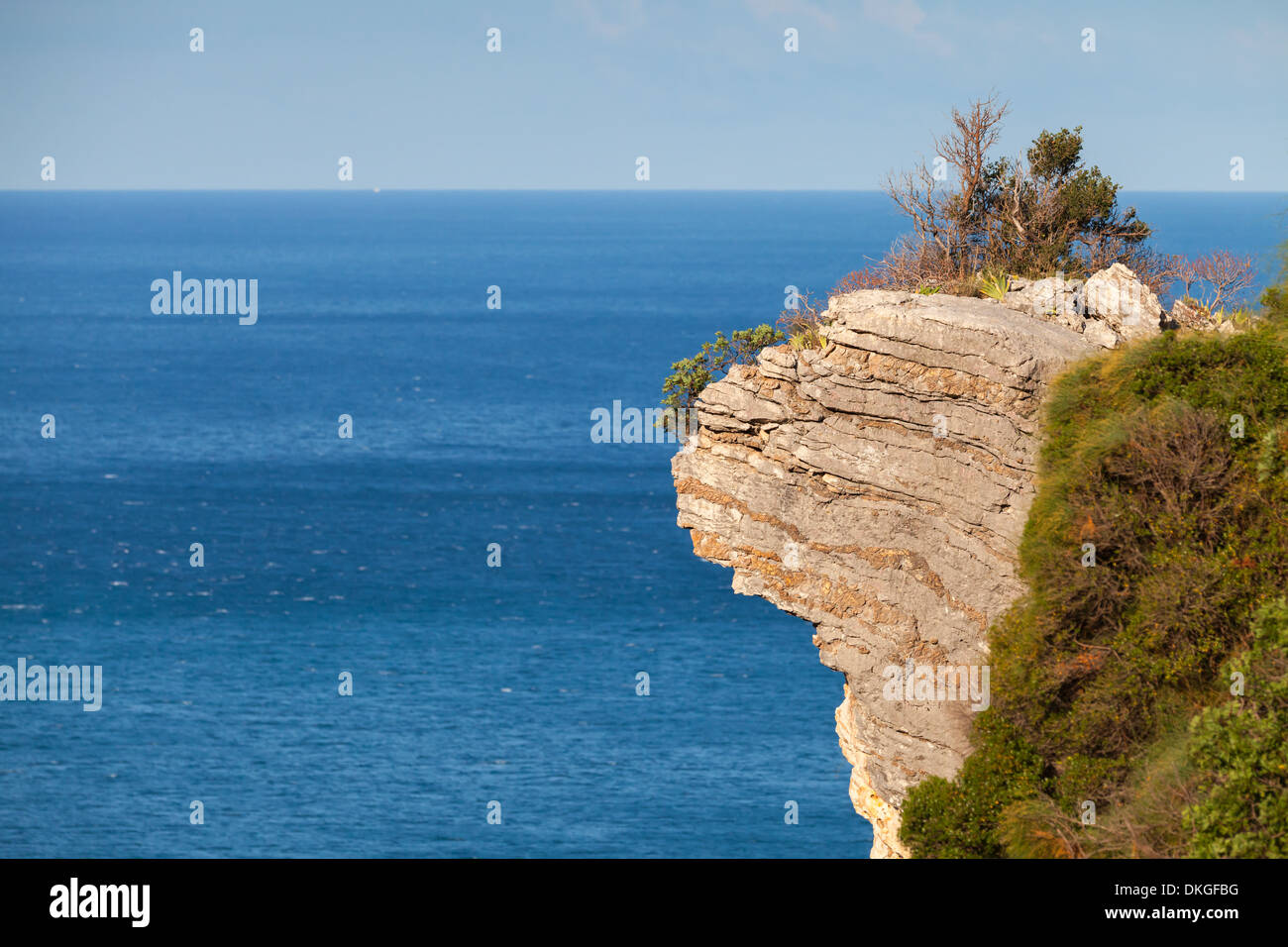 Ocean sea coast rocky waves hi-res stock photography and images - Alamy