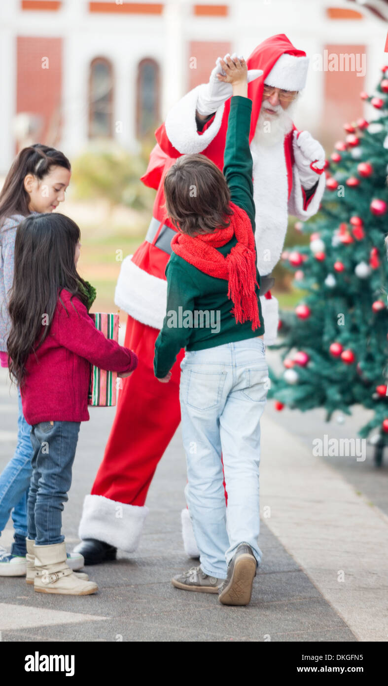 High five children hi-res stock photography and images - Alamy