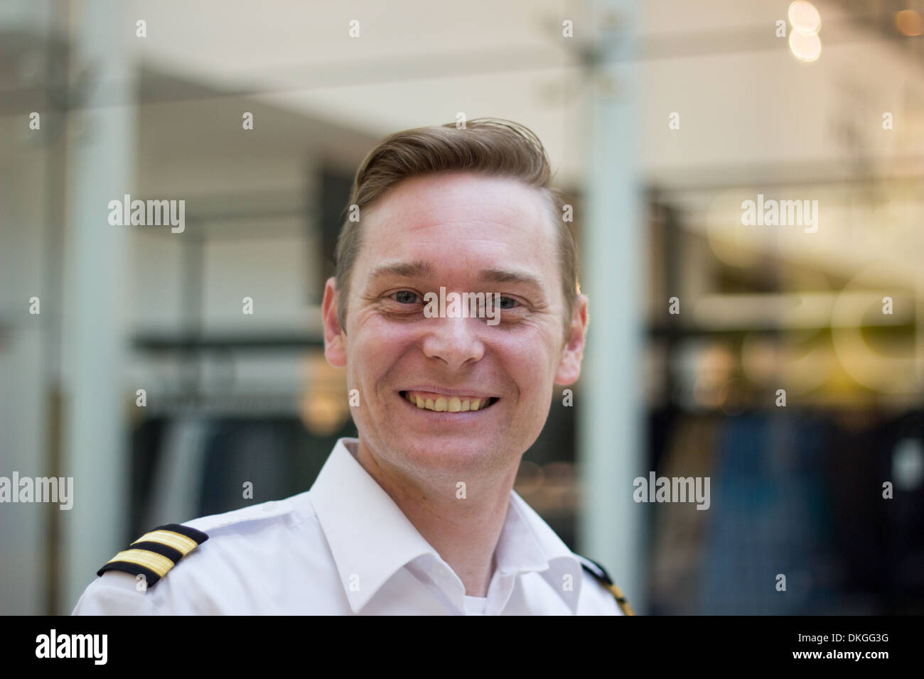 Pilot and airplane hi-res stock photography and images - Alamy