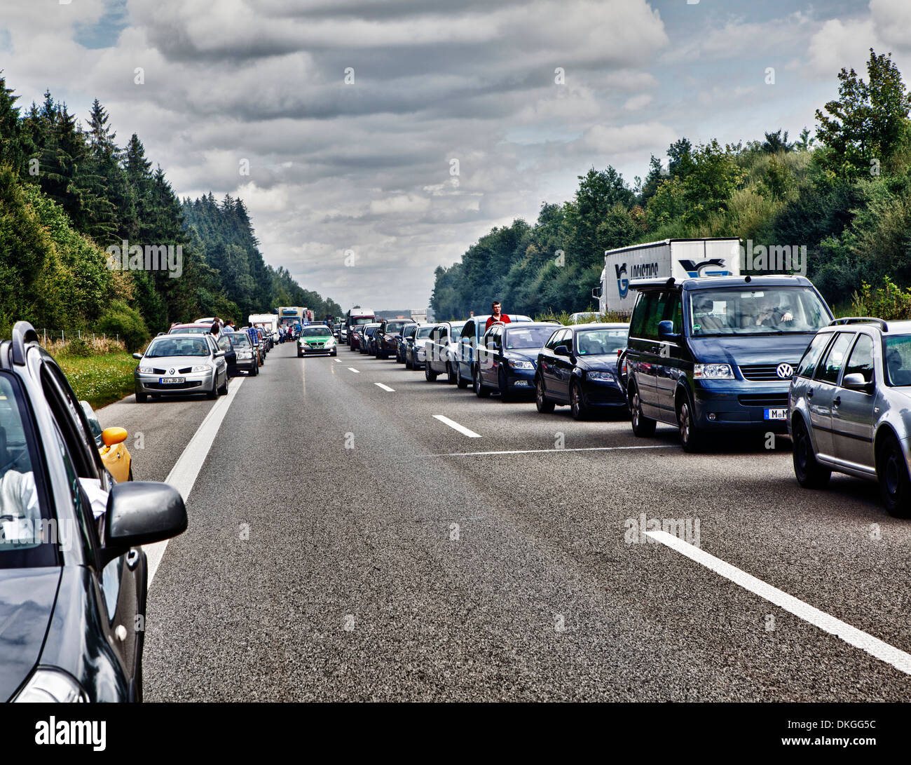 Path for emergency vehicles hi-res stock photography and images - Alamy