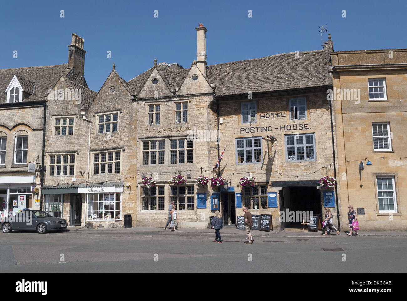 Market Square in the small market town of Stow-On-The-Wold in ...