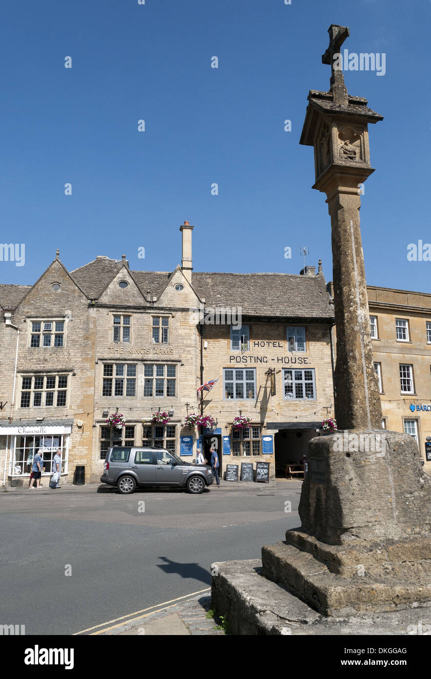 Market Square in the small market town of Stow-On-The-Wold in ...