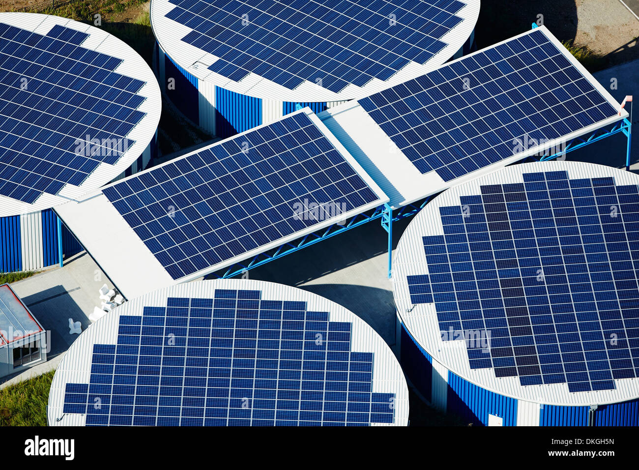 On day installation management hi-res stock photography and images - Alamy