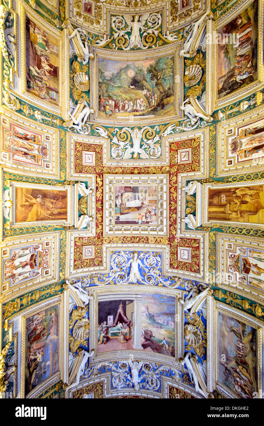 vaulted ceiling in the gallery of Maps at the Vatican Museums - Rome, Italy Stock Photo - Alamy