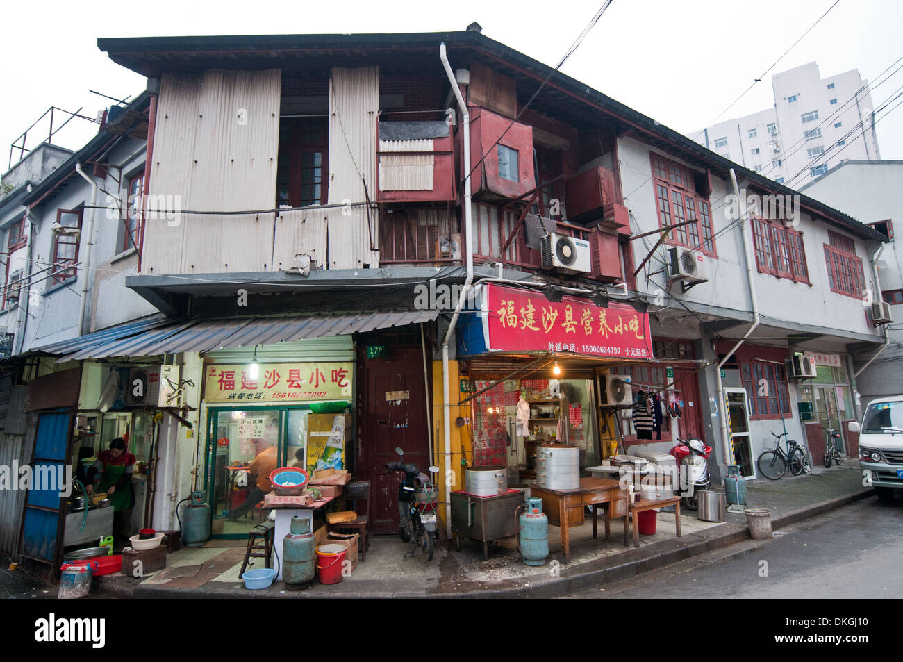 small restaurants in Old part of Shanghai, China Stock Photo - Alamy