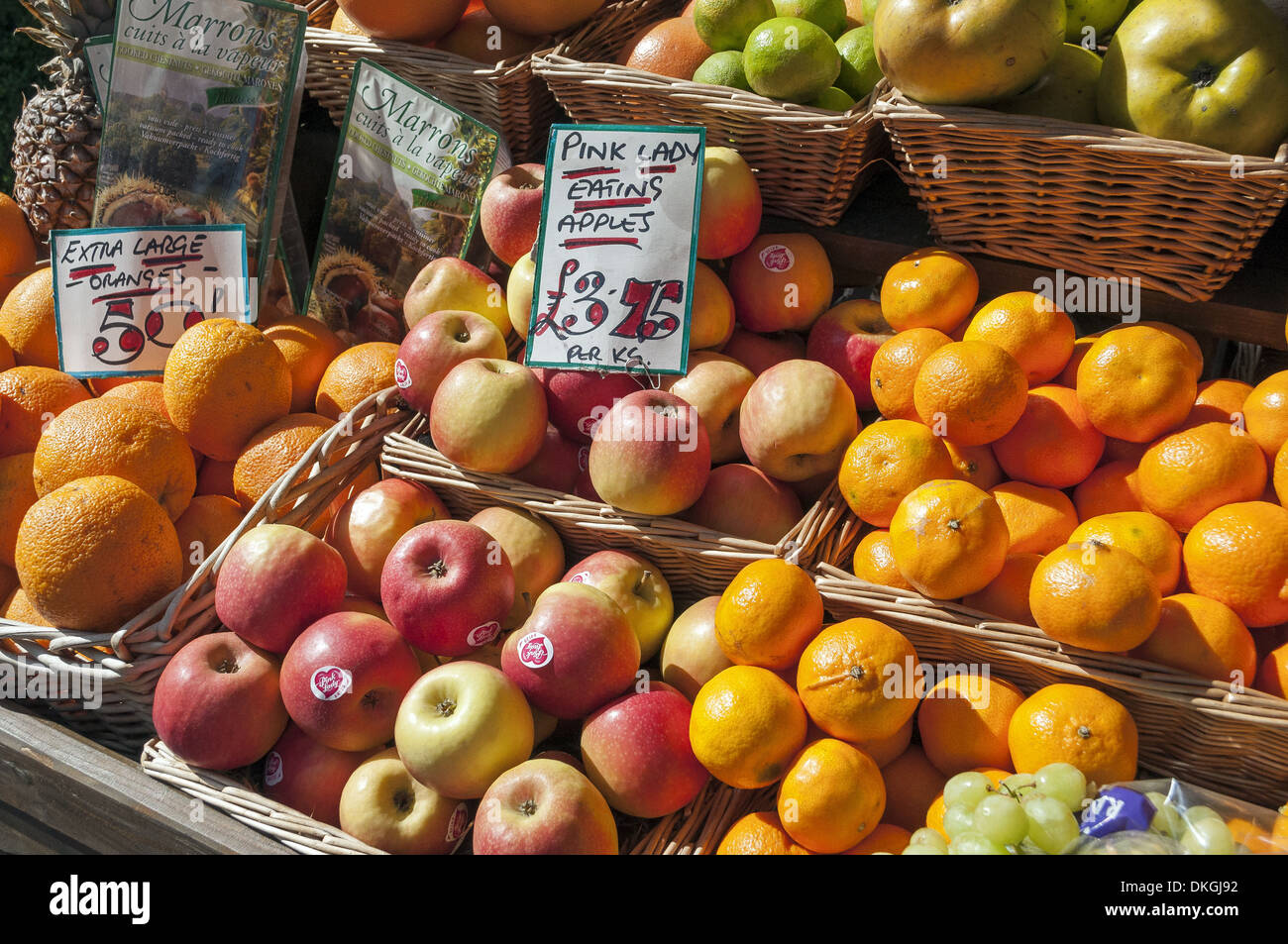 Traditional apple baskets hi-res stock photography and images - Alamy