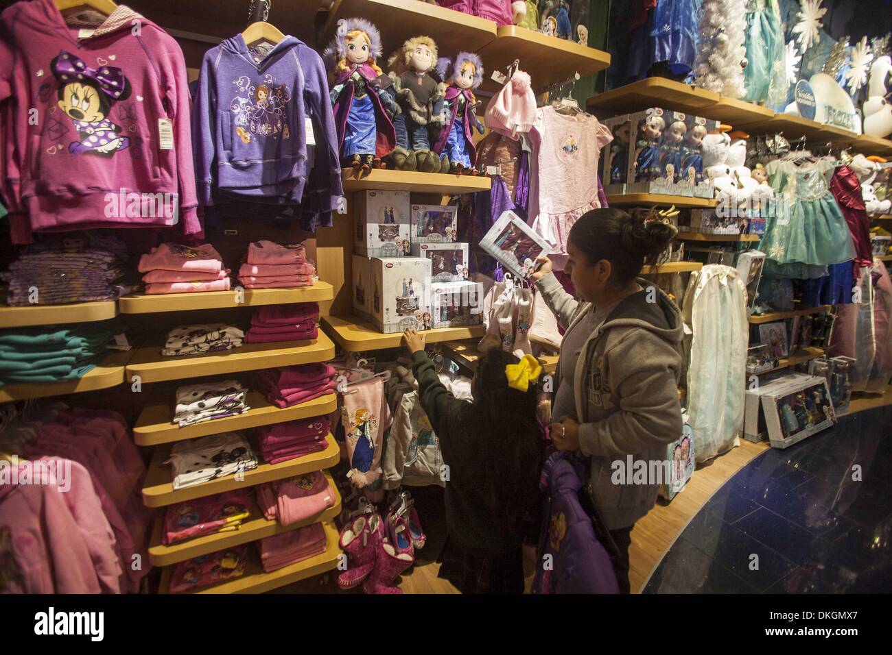 Glendale galleria disney store hi-res stock photography and images - Alamy