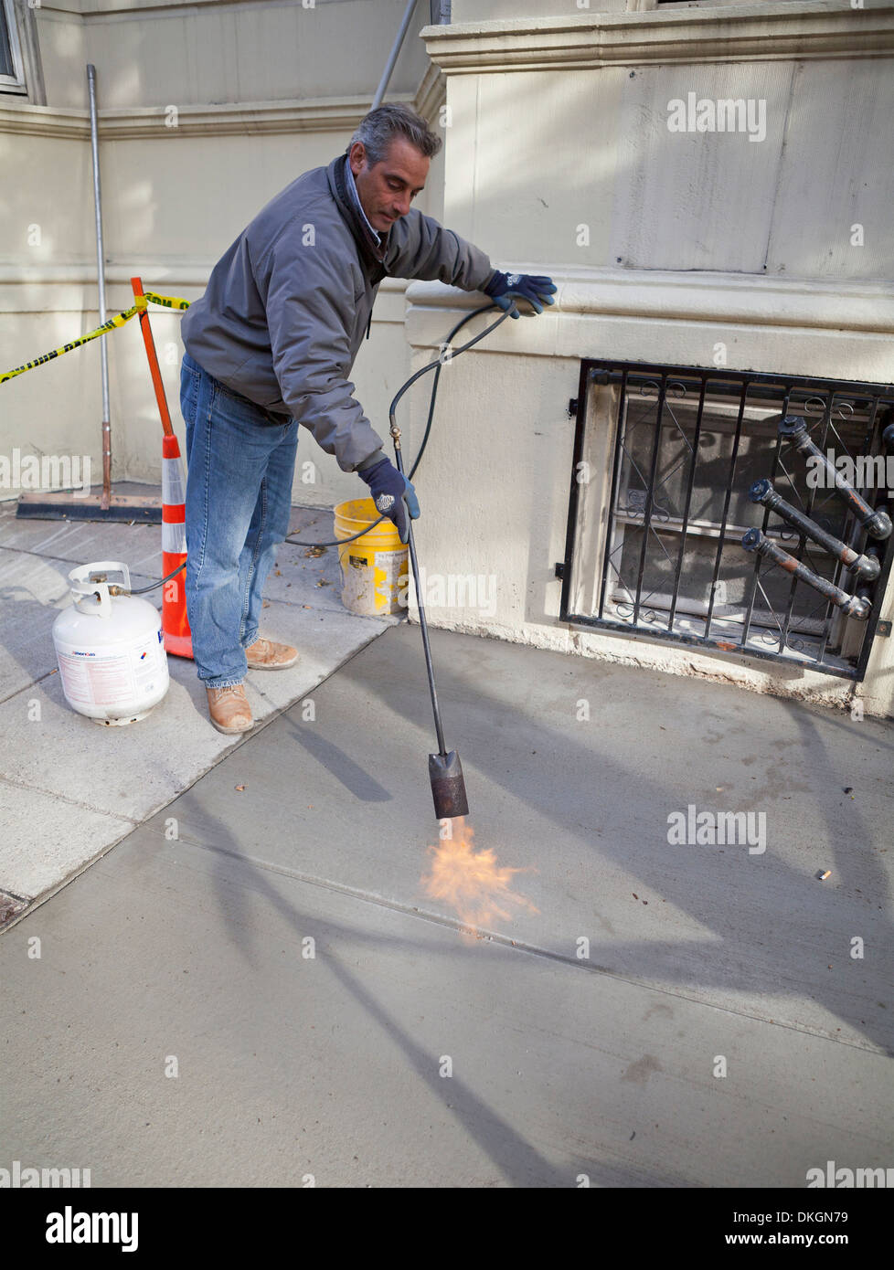 Concrete curing hi-res stock photography and images - Alamy