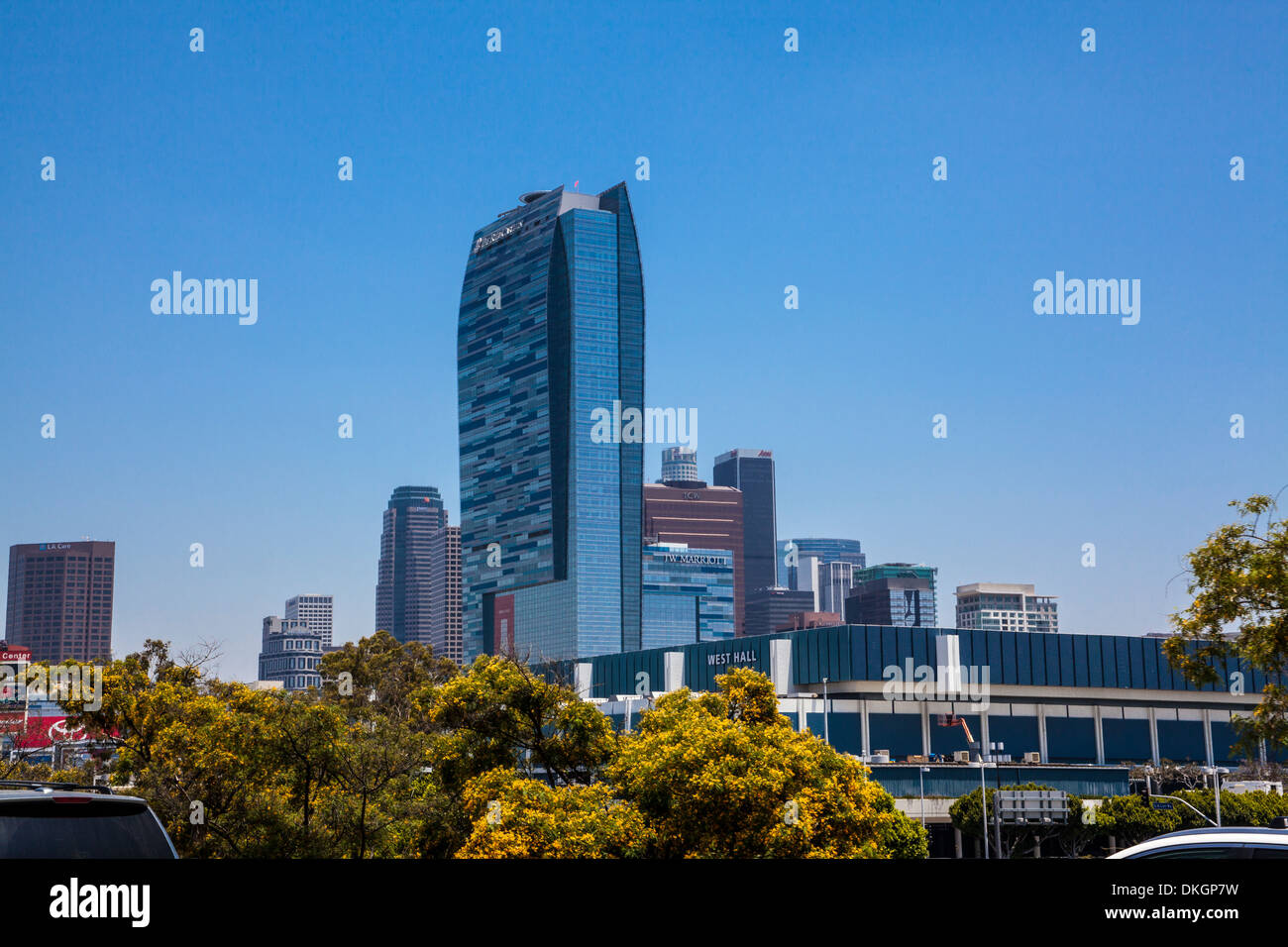 The Los Angeles Convention Center (foreground) and the Ritz Carlton ...