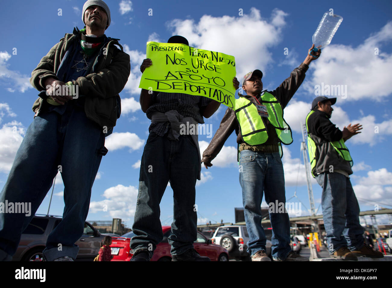 Tijuana, Mexico. 5th Dec, 2013. Deported migrants of the camp of Angels ...