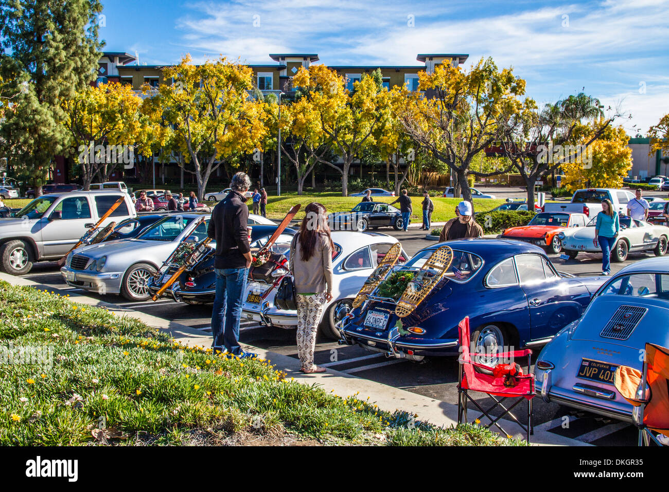 Auto racks hi-res stock photography and images - Alamy