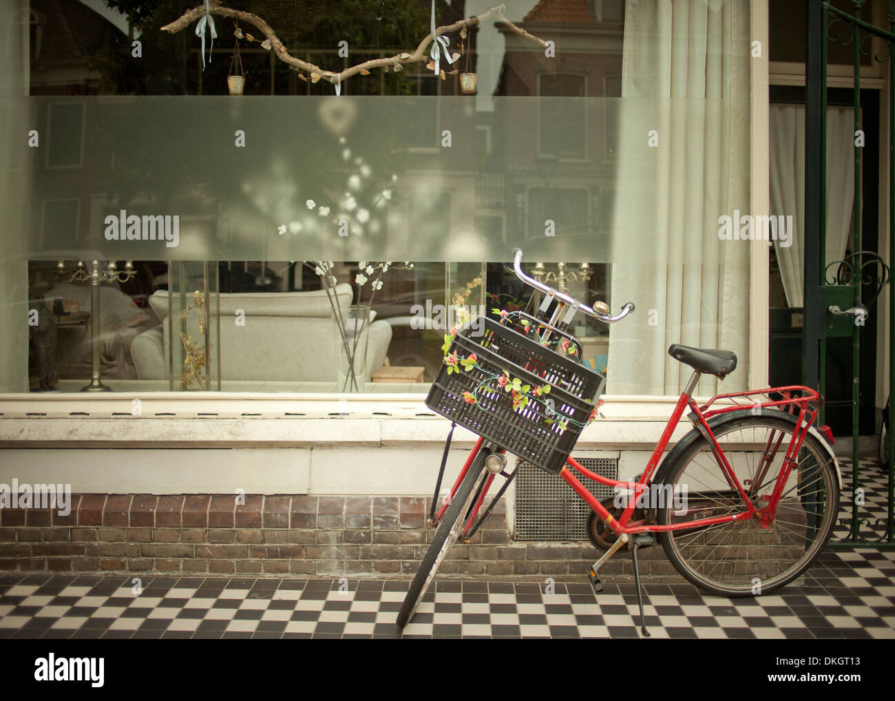 Bicycle shop front hi-res stock photography and images - Alamy