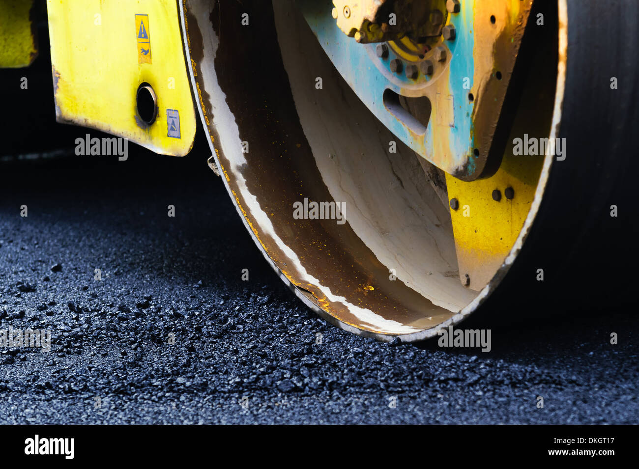 steamroller compact size flatten out the asphalt Stock Photo - Alamy