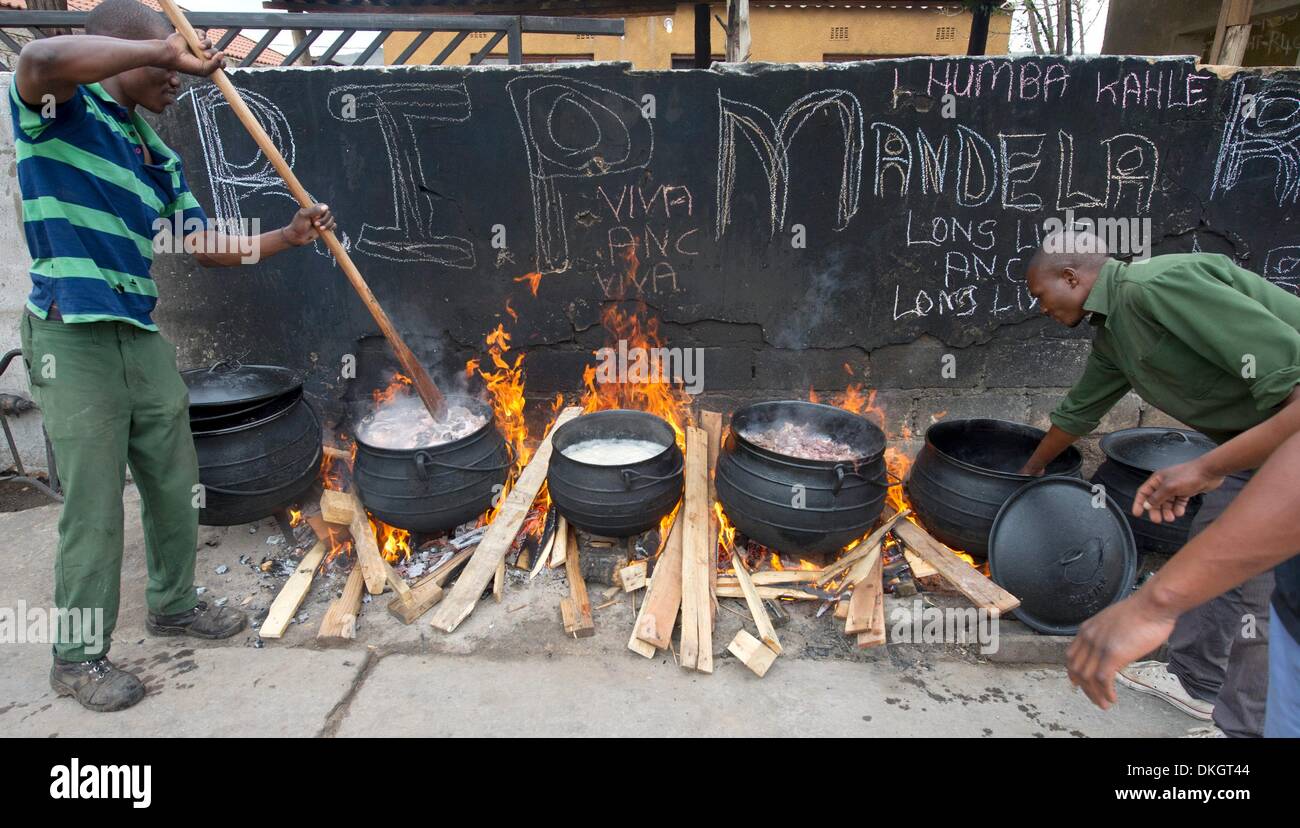 Cooking on fire south africa hi-res stock photography and images - Alamy