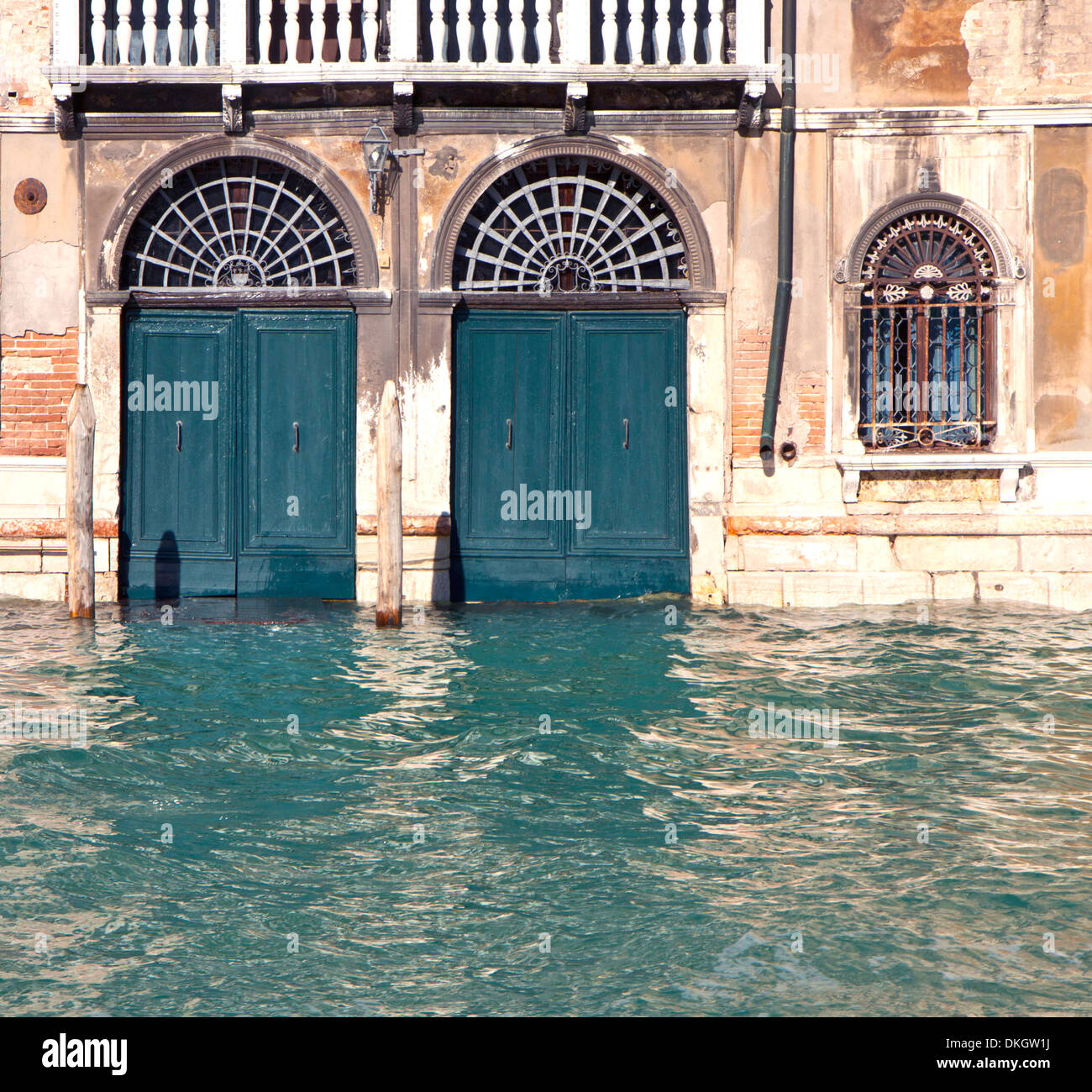 Flood gate high tide hi-res stock photography and images - Alamy