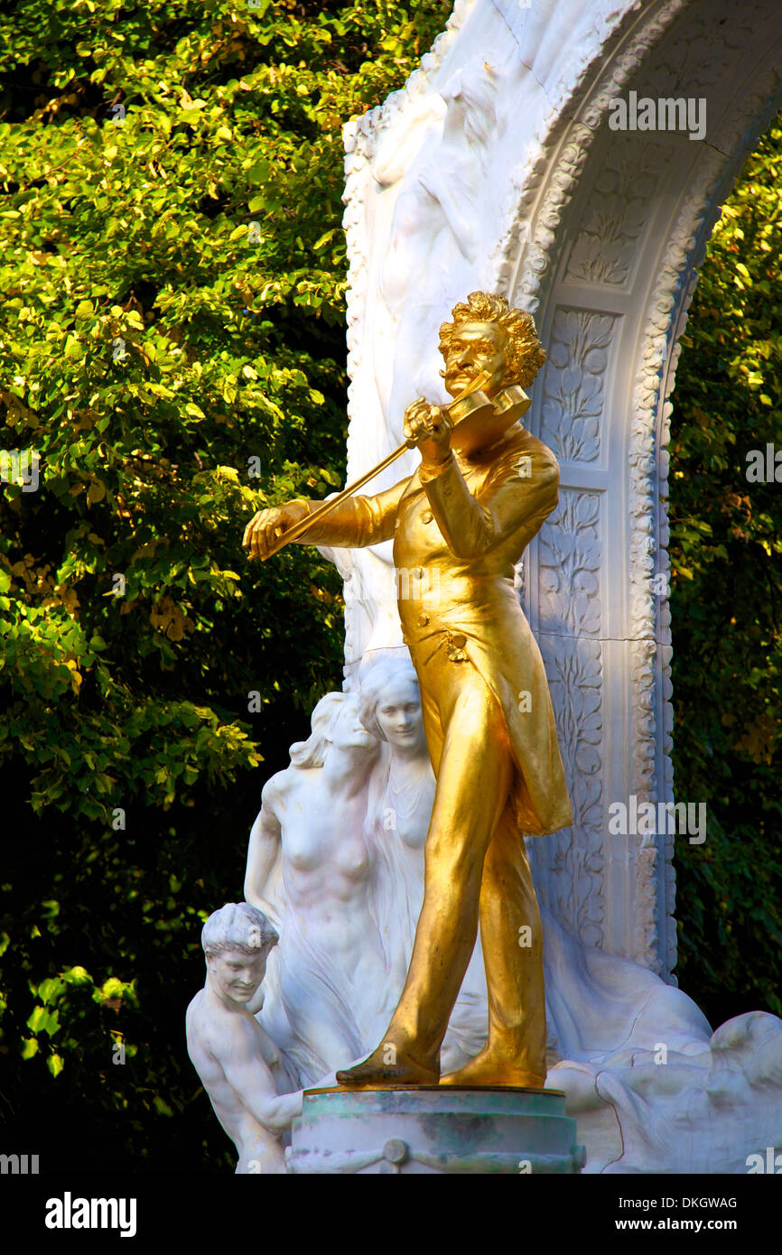Statue of Johann Strauss, Stadtpark, Vienna, Austria, Central Europe ...